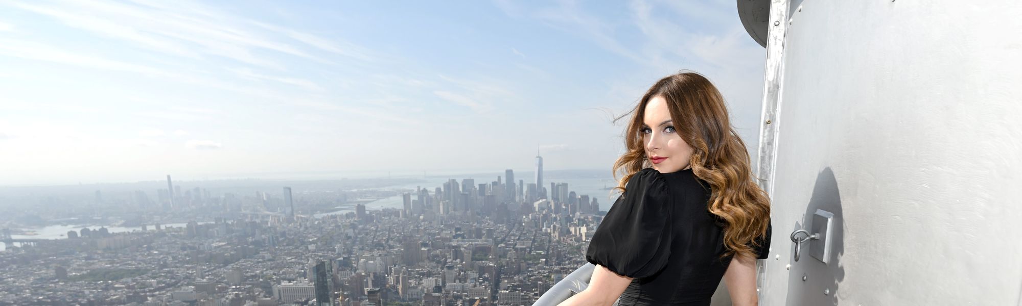 SEHEN SIE: Liz Gillies plaudert über die Zusammenarbeit mit ihrer ...