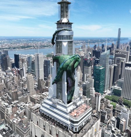 A Spectacle in NYC: Empire State Building Debuts 270-Foot Vhagar the ...